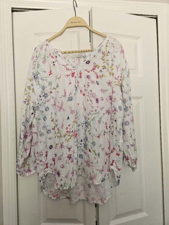 cut loose | Tops | White Blouse With Colorful Flower Patterns | Poshmark